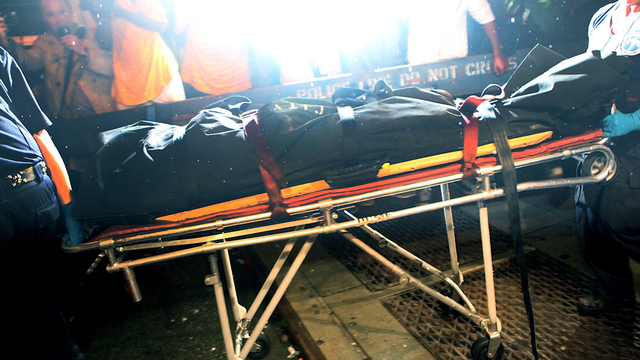 Gurney carrying dead body falls from coroner’s van into traffic | WFTV